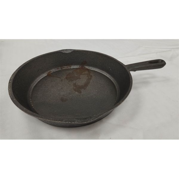 10" CAST IRON FRYING PAN
