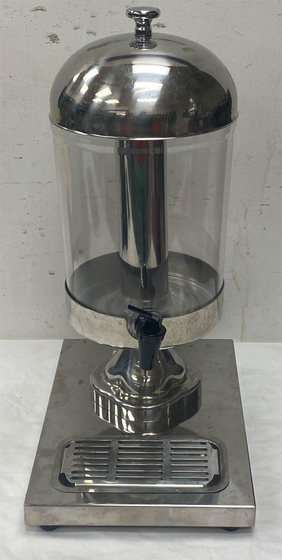 CIRCULAR BEVERAGE DISPENSER