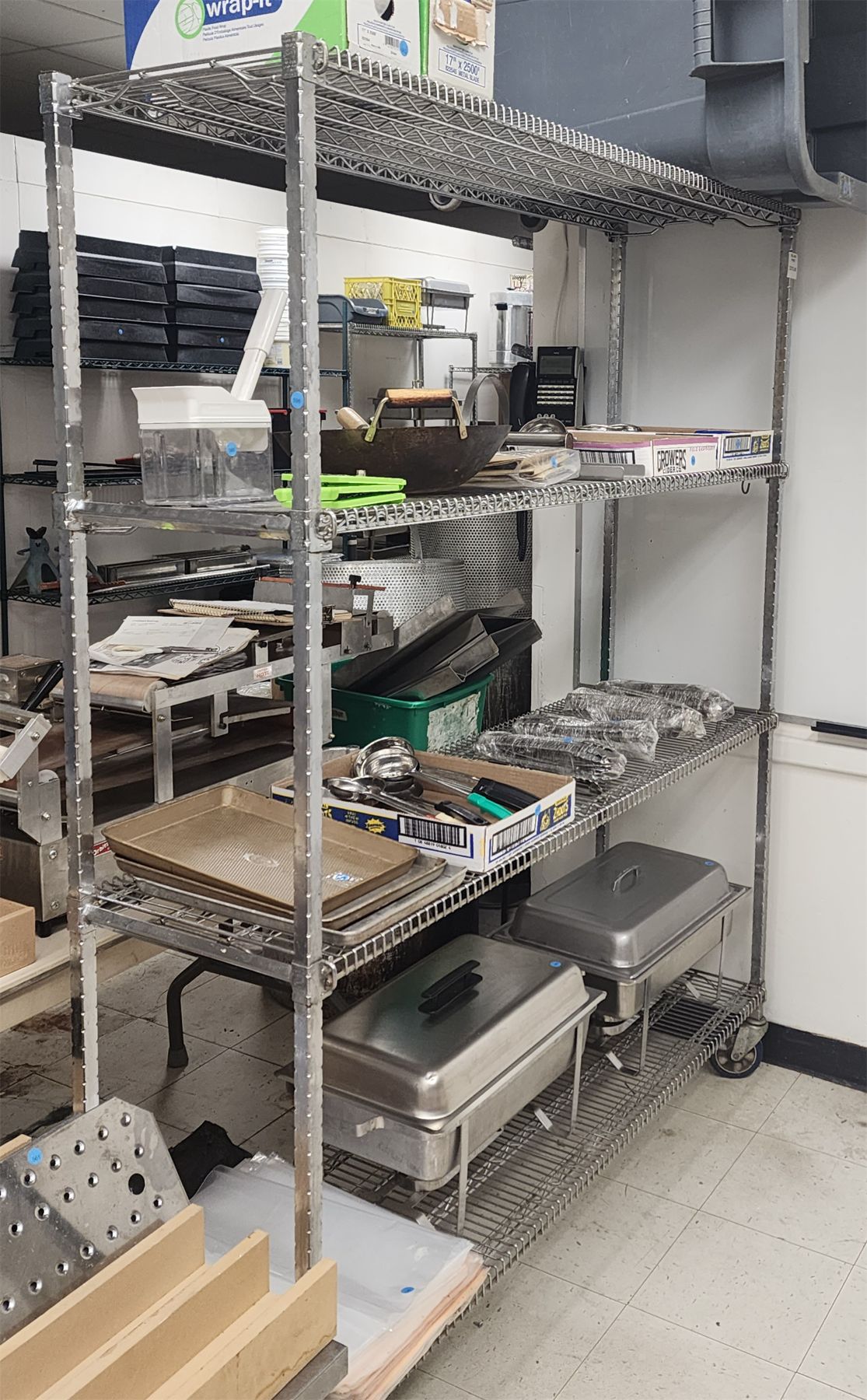 INDUSTRIAL ROLLING UTILITY RACK
