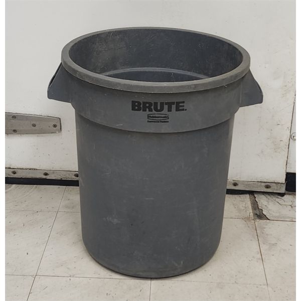 RUBBERMAID BRUTE GARBAGE CAN