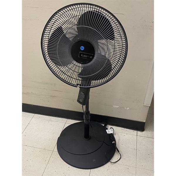 LASKO OSCILLATING FLOOR FAN W/ REMOTE