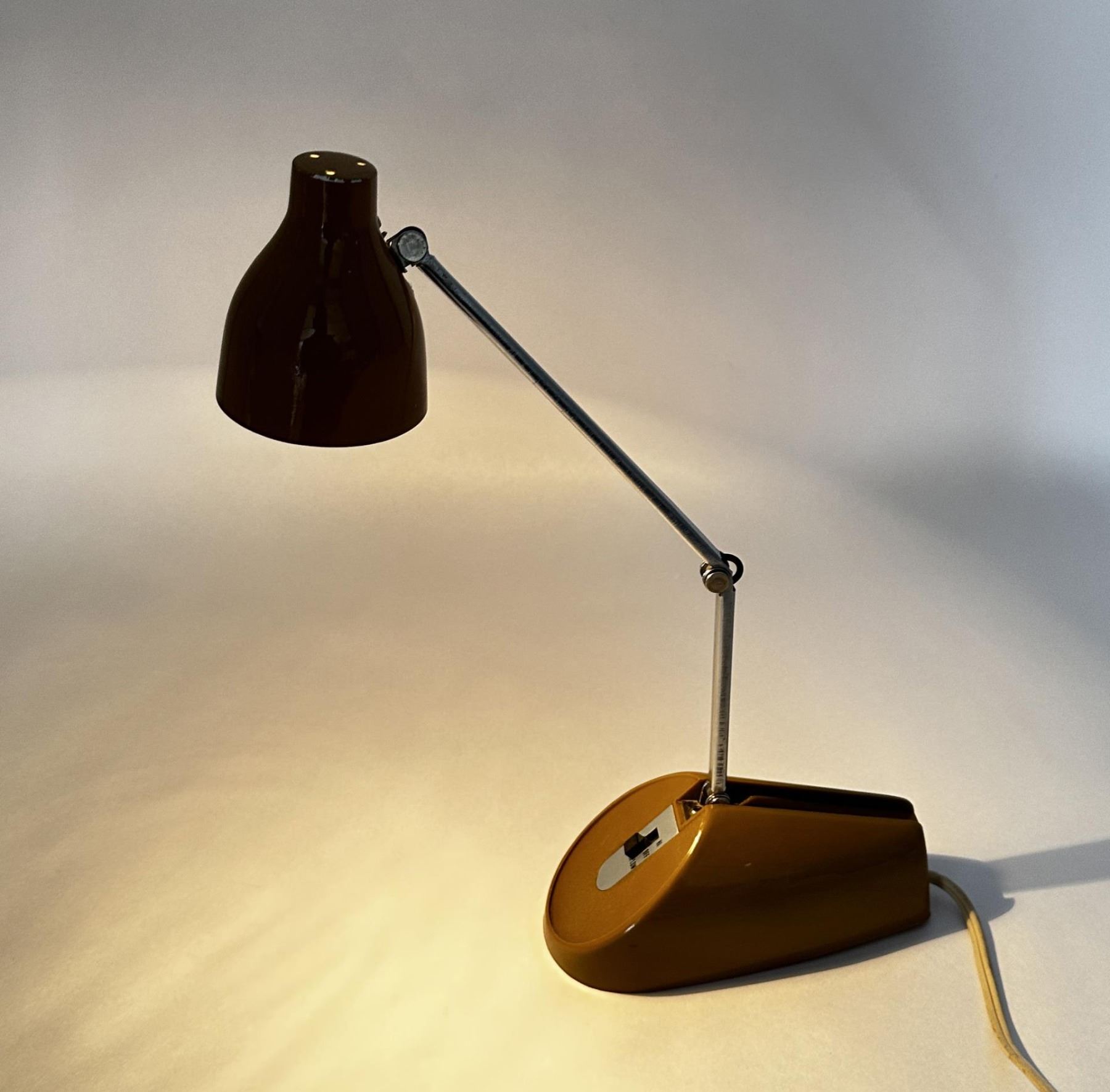 Mid Century Folding Pixar Desk Lamp
