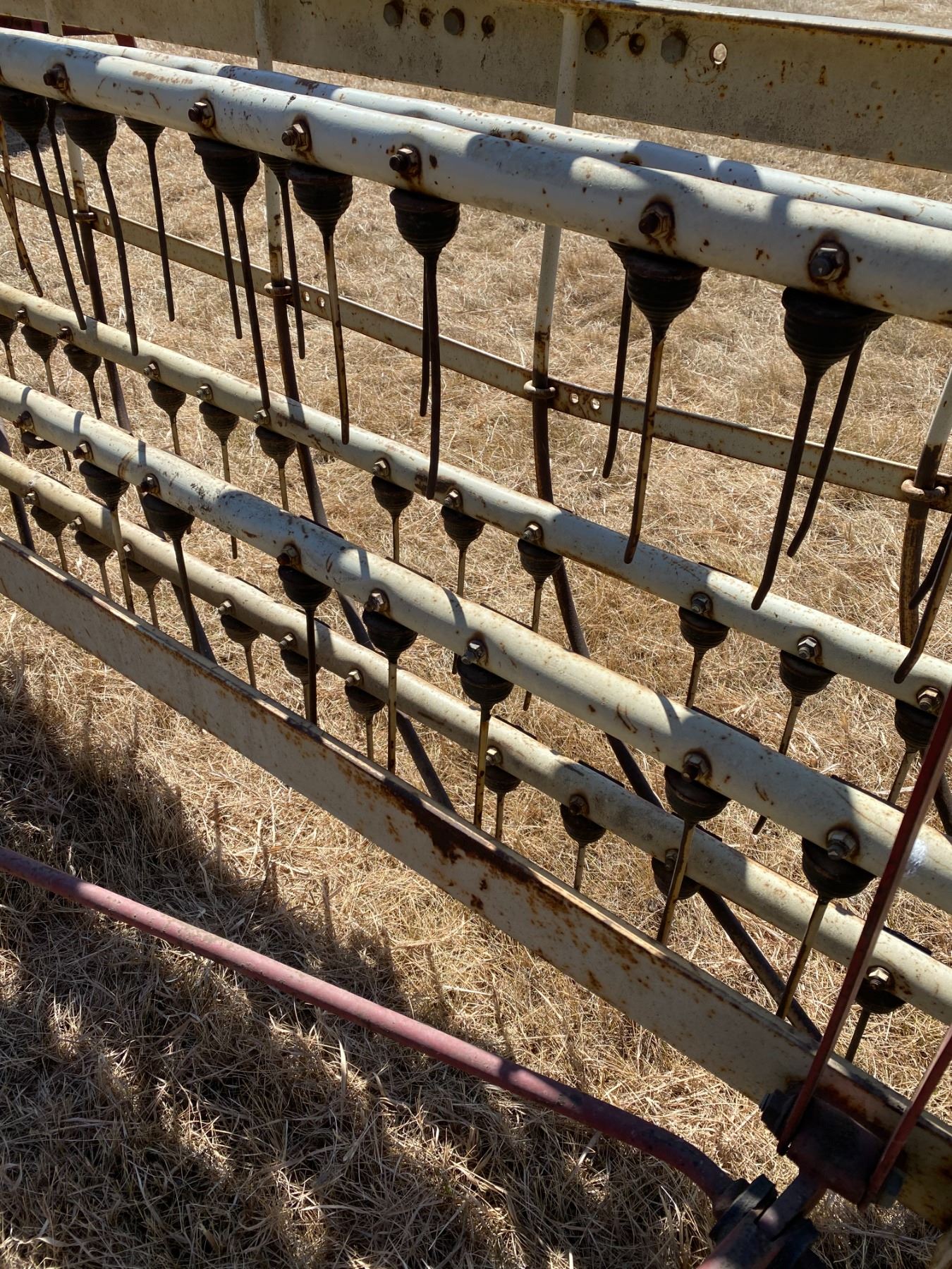 IH 16, 5 bar rake, new tires
