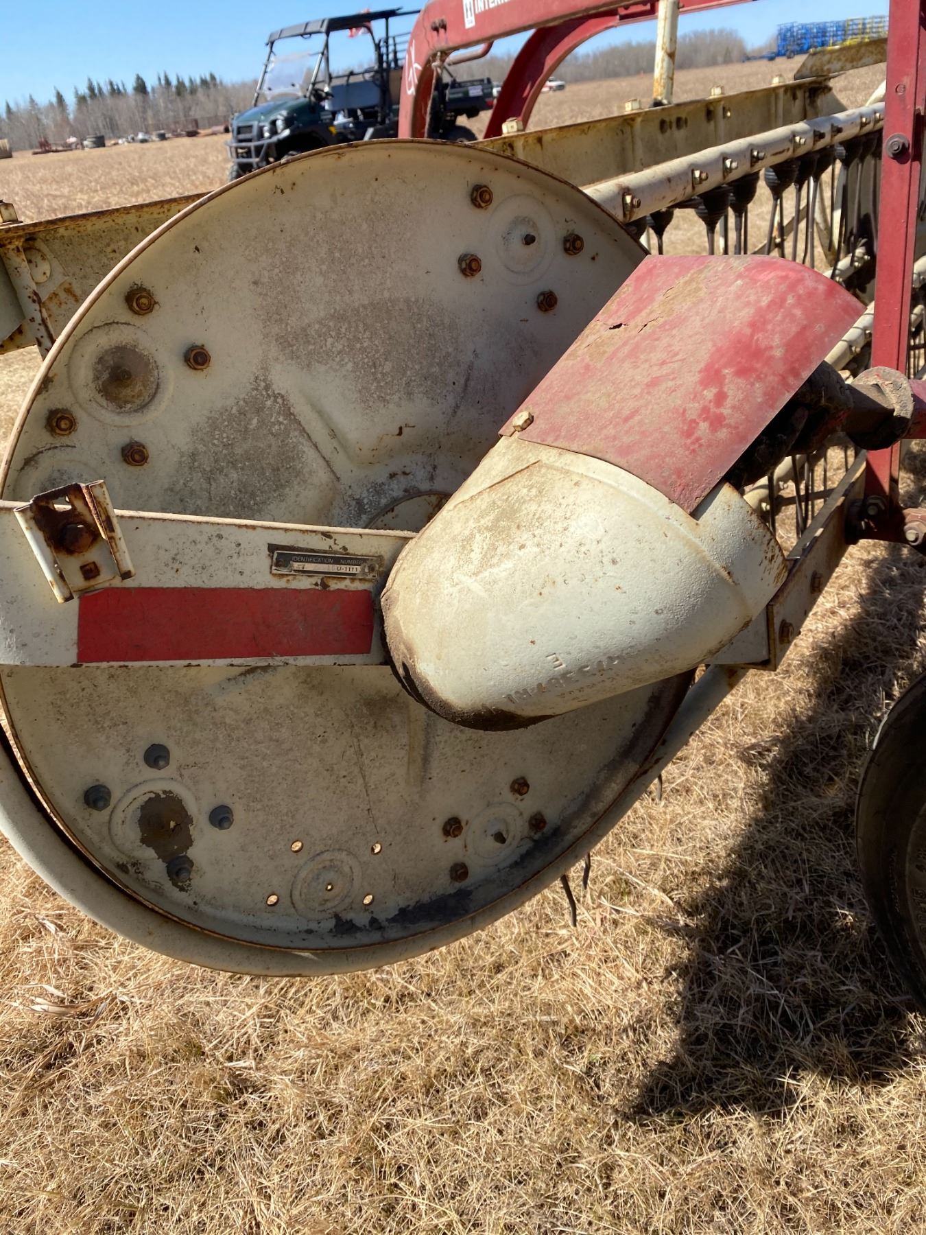 IH 16, 5 bar rake, new tires