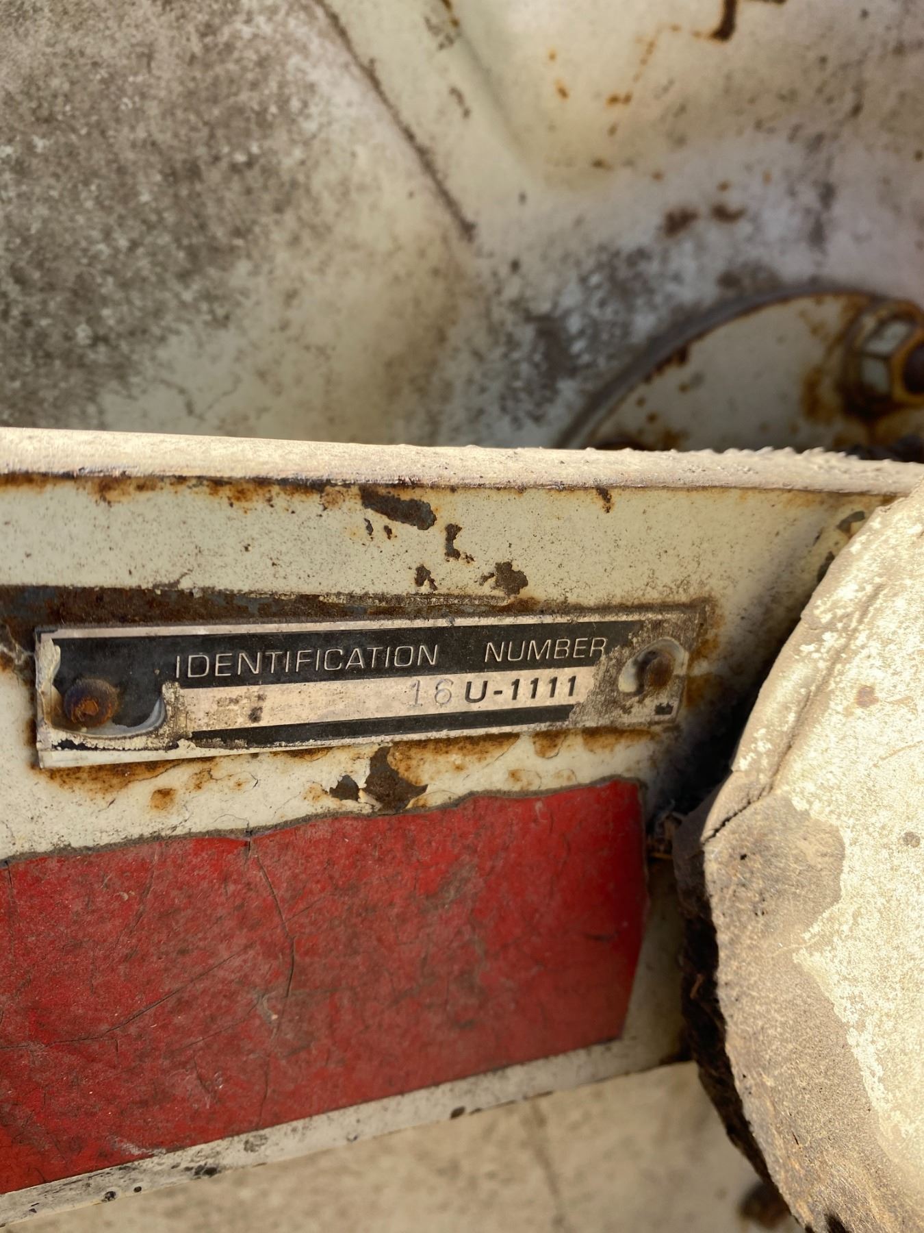 IH 16, 5 bar rake, new tires