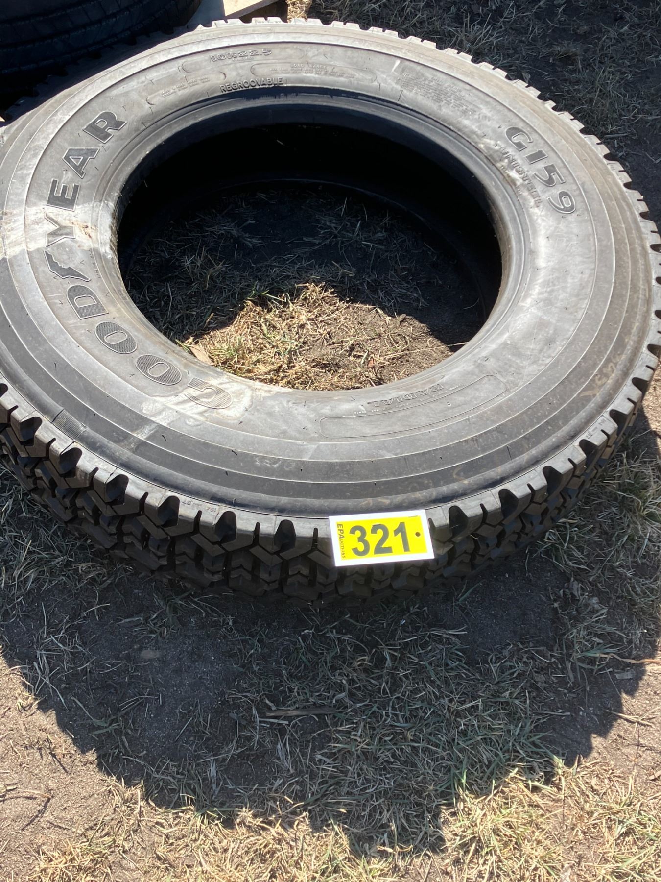 One Goodyear 10R22.5 G159 unisteel tread 4 ply. Steel cord.
