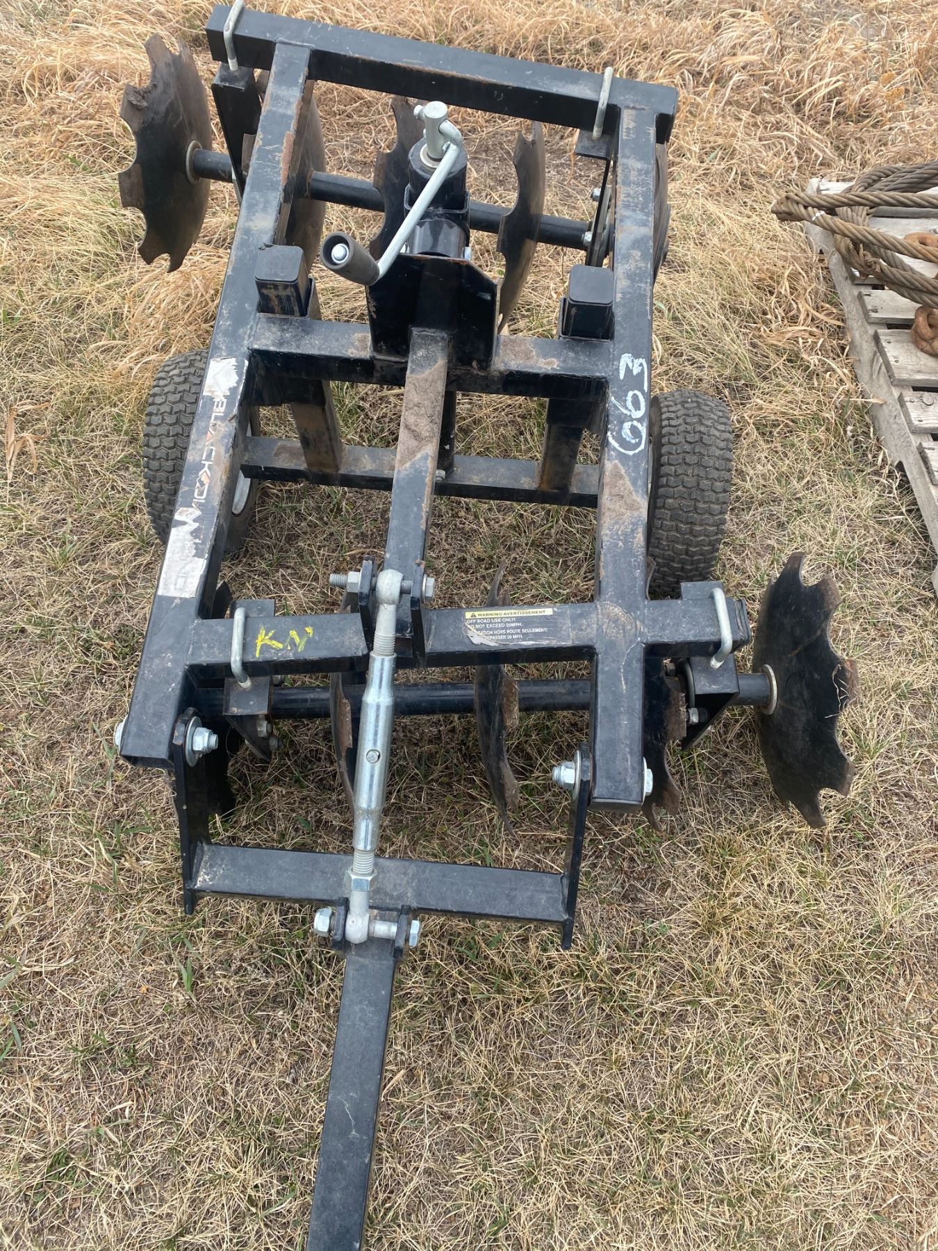 4' pull behind disc (as new), Located in N.Side field