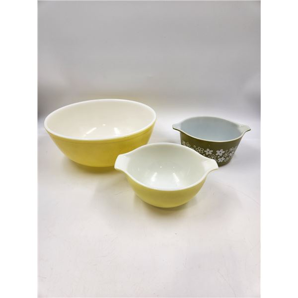 Vintage Pyrex Bowls