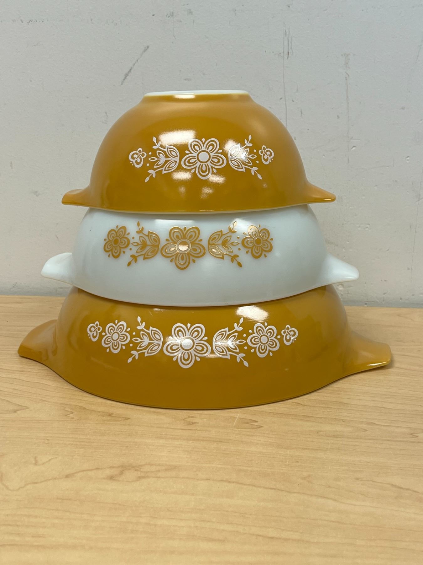 3 Pyrex Gold Butterfly Cinderella Nesting Mixing Bowls - Largest 4 Qt ...
