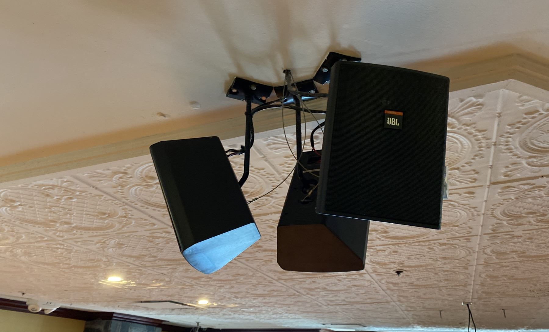 GROUP LOT OF 11 DBL SPEAKERS AND 2 BASE SPEAKERS WITH MOUNTING BRACKETS ... GROUP LOT OF 11 DBL SPEAKERS AND 2 BASE SPEAKERS WITH MOUNTING BRACKETS ...