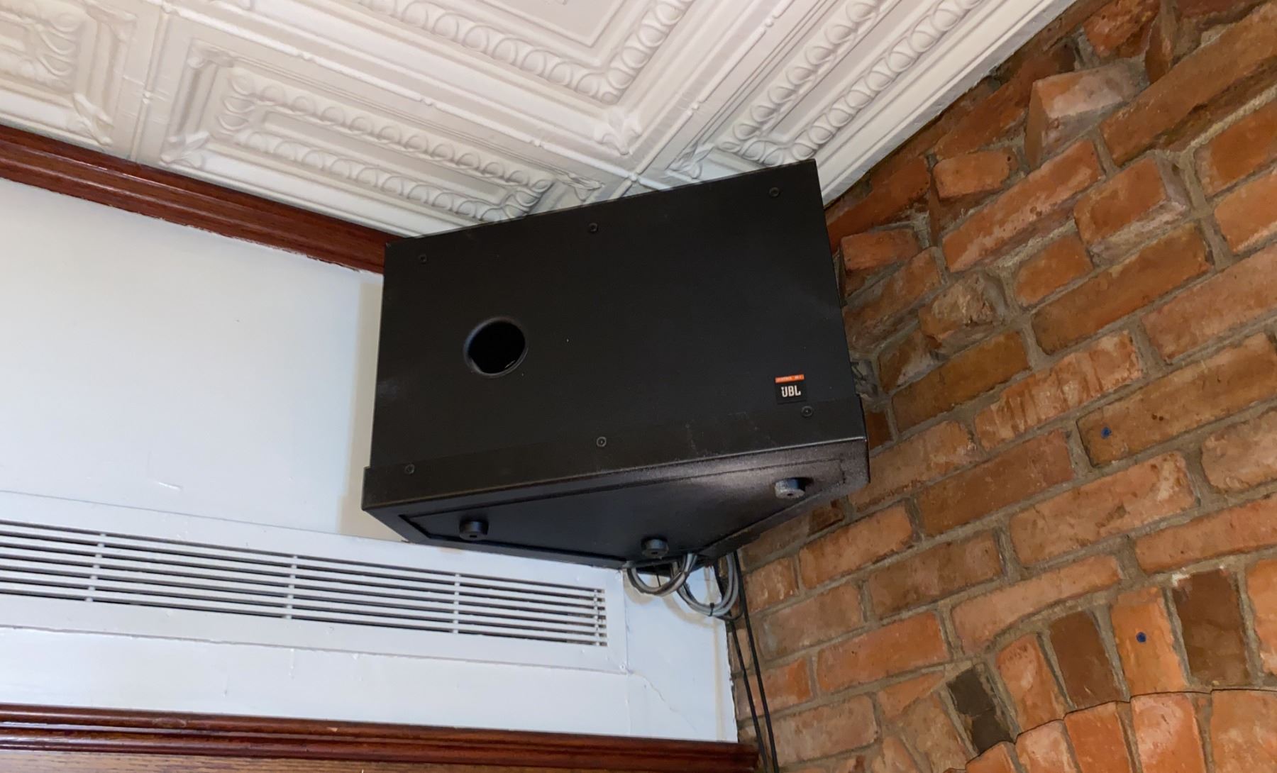 GROUP LOT OF 11 DBL SPEAKERS AND 2 BASE SPEAKERS WITH MOUNTING BRACKETS ... GROUP LOT OF 11 DBL SPEAKERS AND 2 BASE SPEAKERS WITH MOUNTING BRACKETS ...
