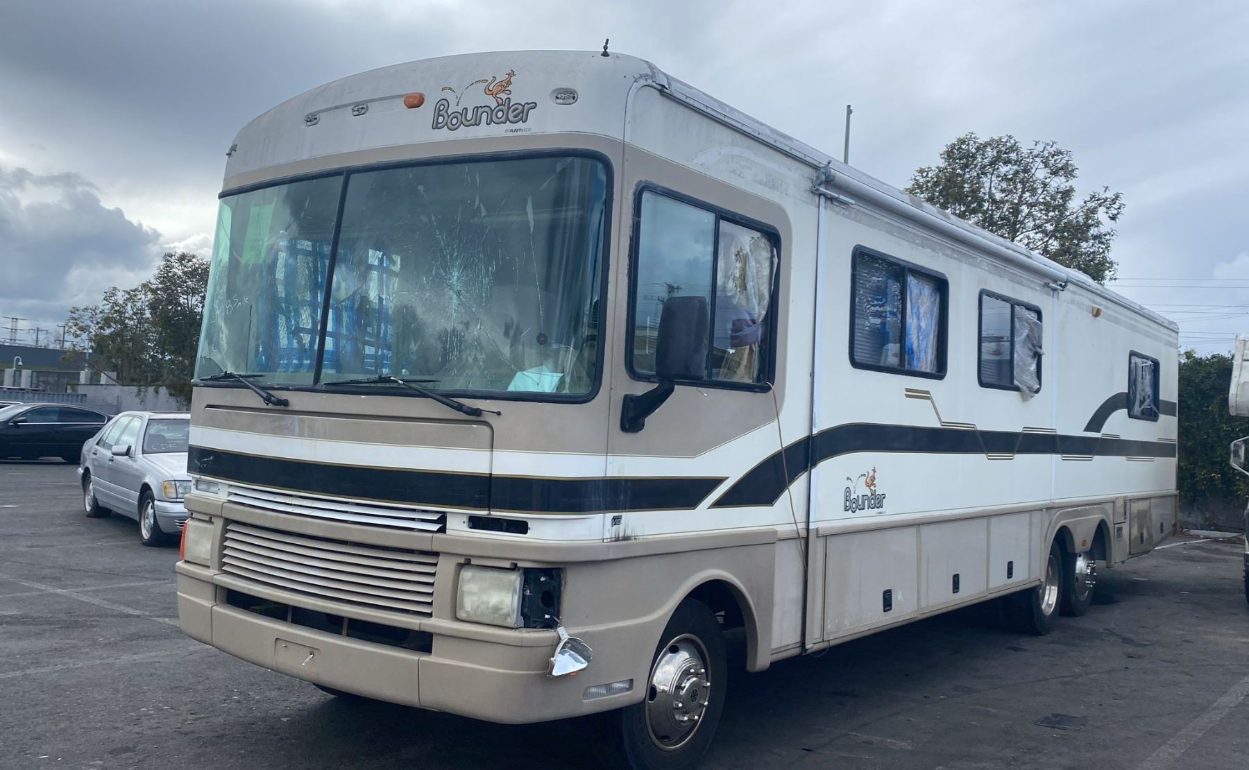 1998 FLEETWOOD MOTORHOME