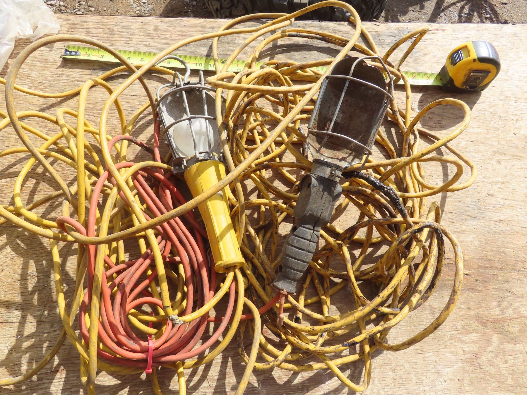 work lamps and extension cord - Schmalz Auctions