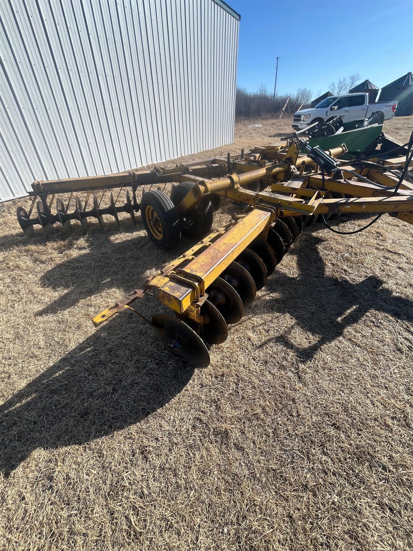 20ft EzeeOn tandem disc - 20inch blades complete with scrapers