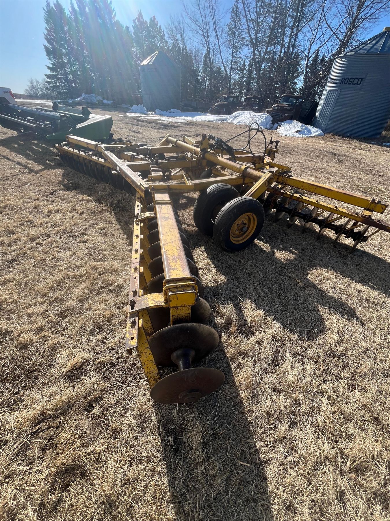 20ft EzeeOn tandem disc - 20inch blades complete with scrapers