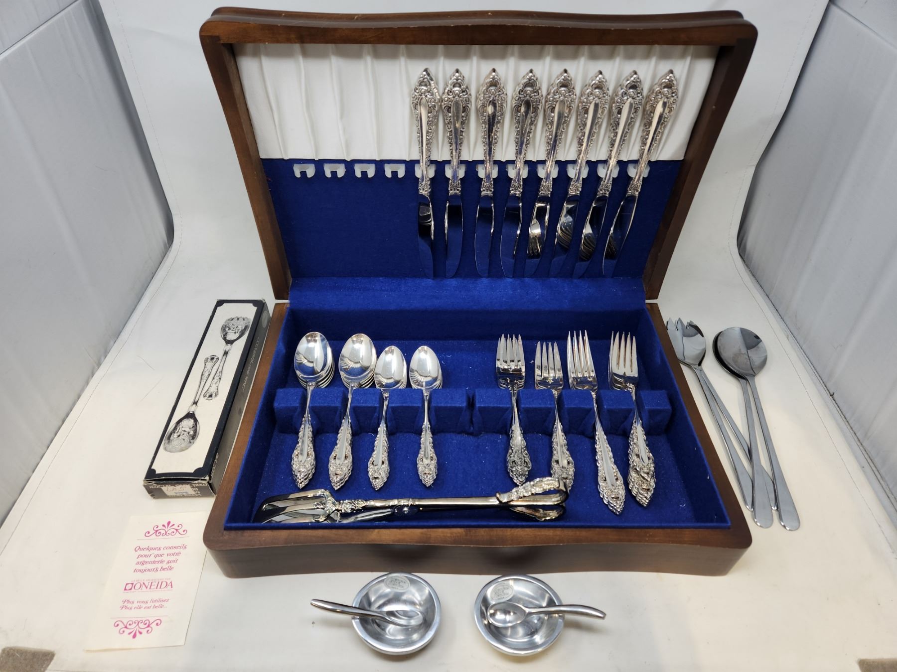 Vintage Oneida Silverware Set