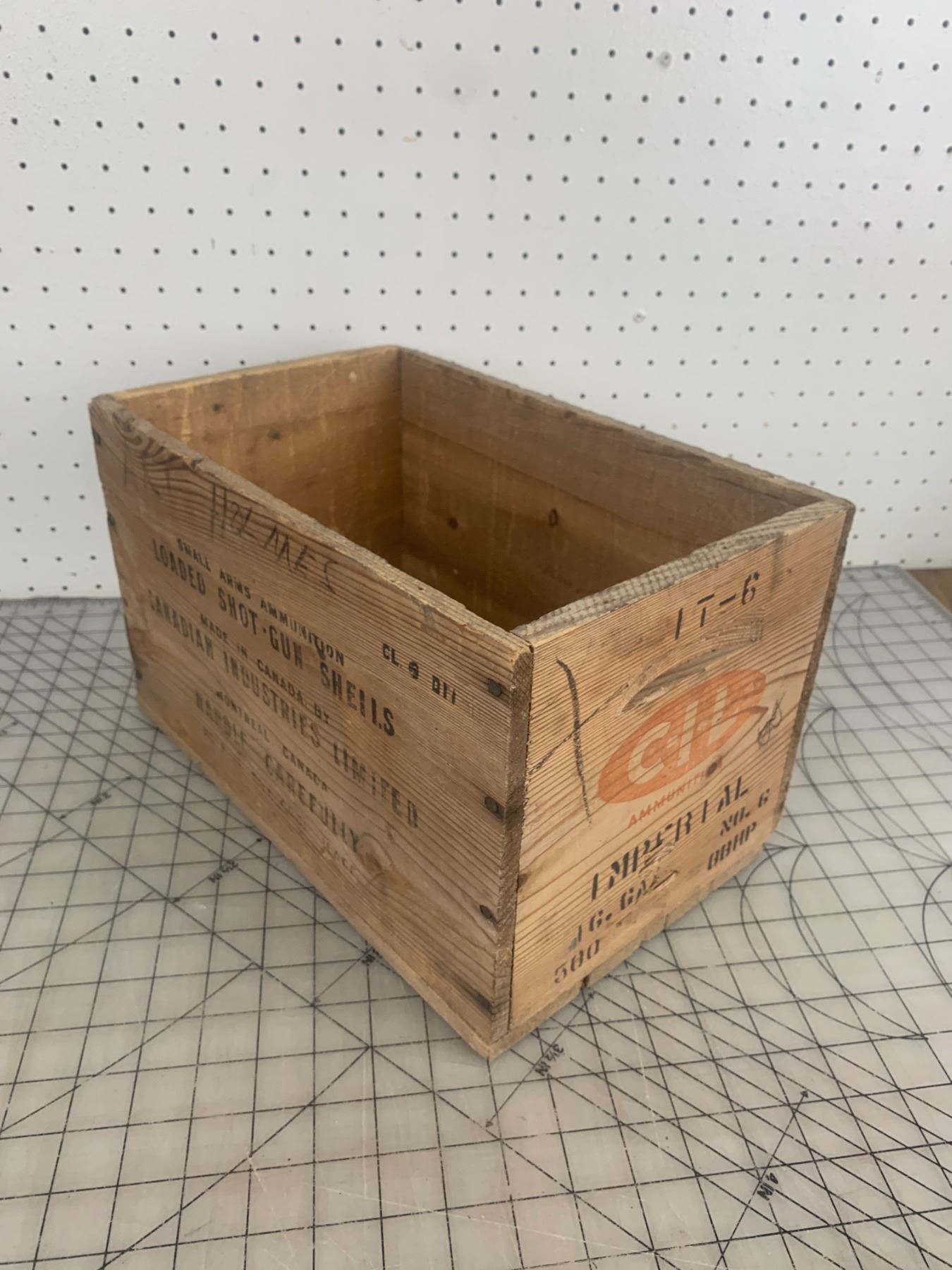 VINTAGE CIL WOODEN SHOTGUN SHELL CRATE - Schmalz Auctions