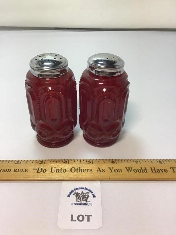 L E SMITH VINTAGE RUBY RED MOON & STARS SALT