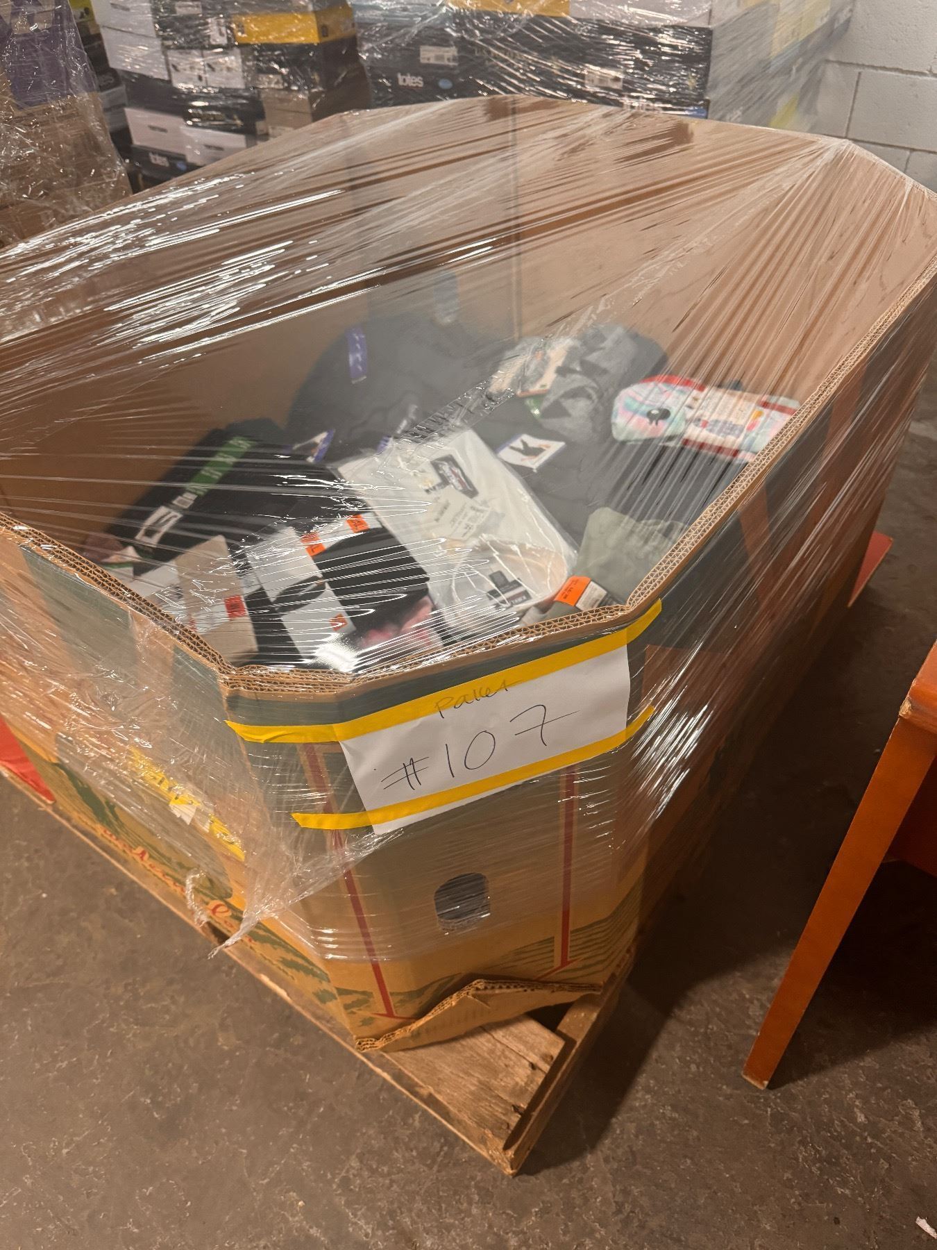 Pallet #107 - 100/PCS Costco Clothes