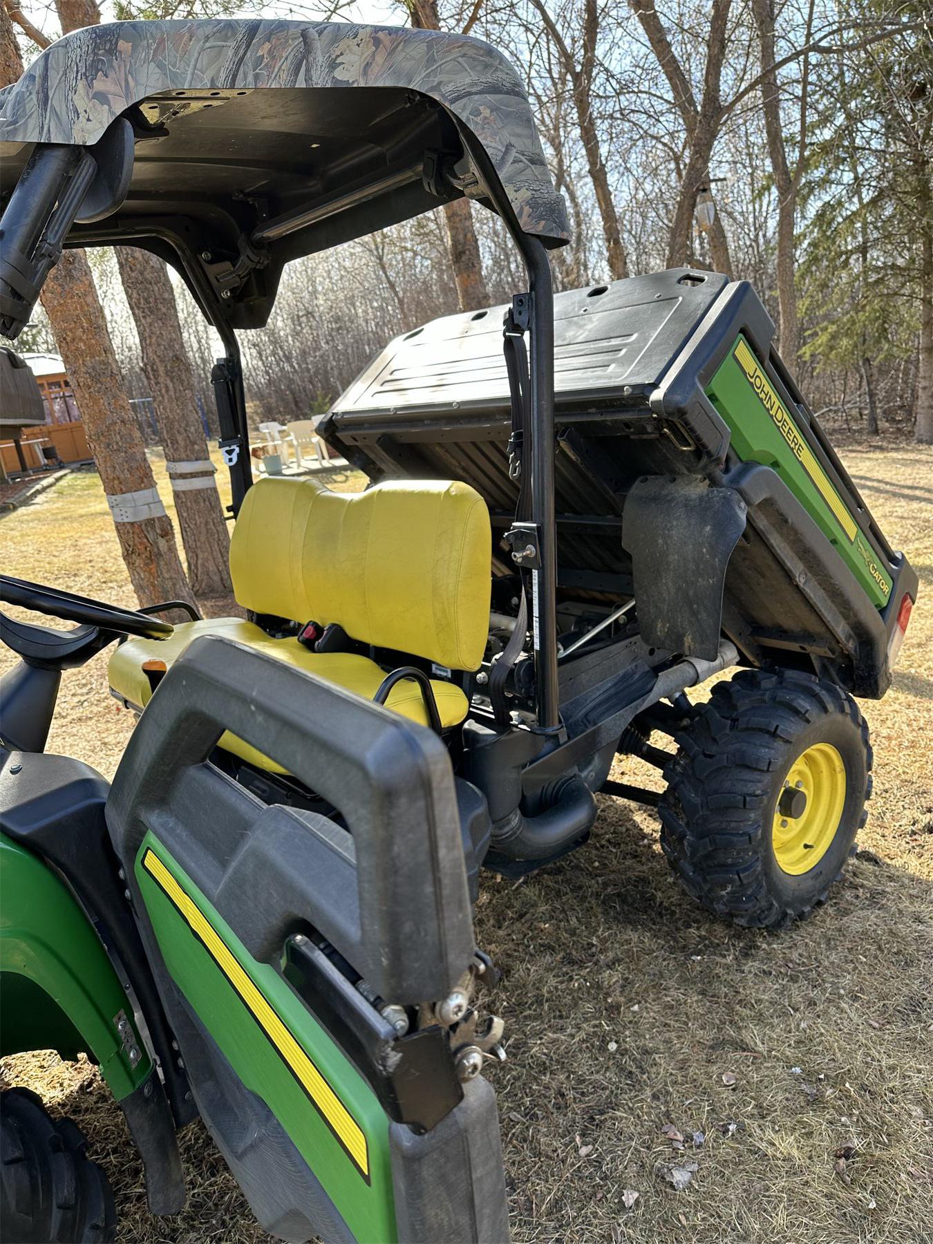 John Deere Gator 825I- Year 2014, 718 hours, 5615 Km, Power steering ...