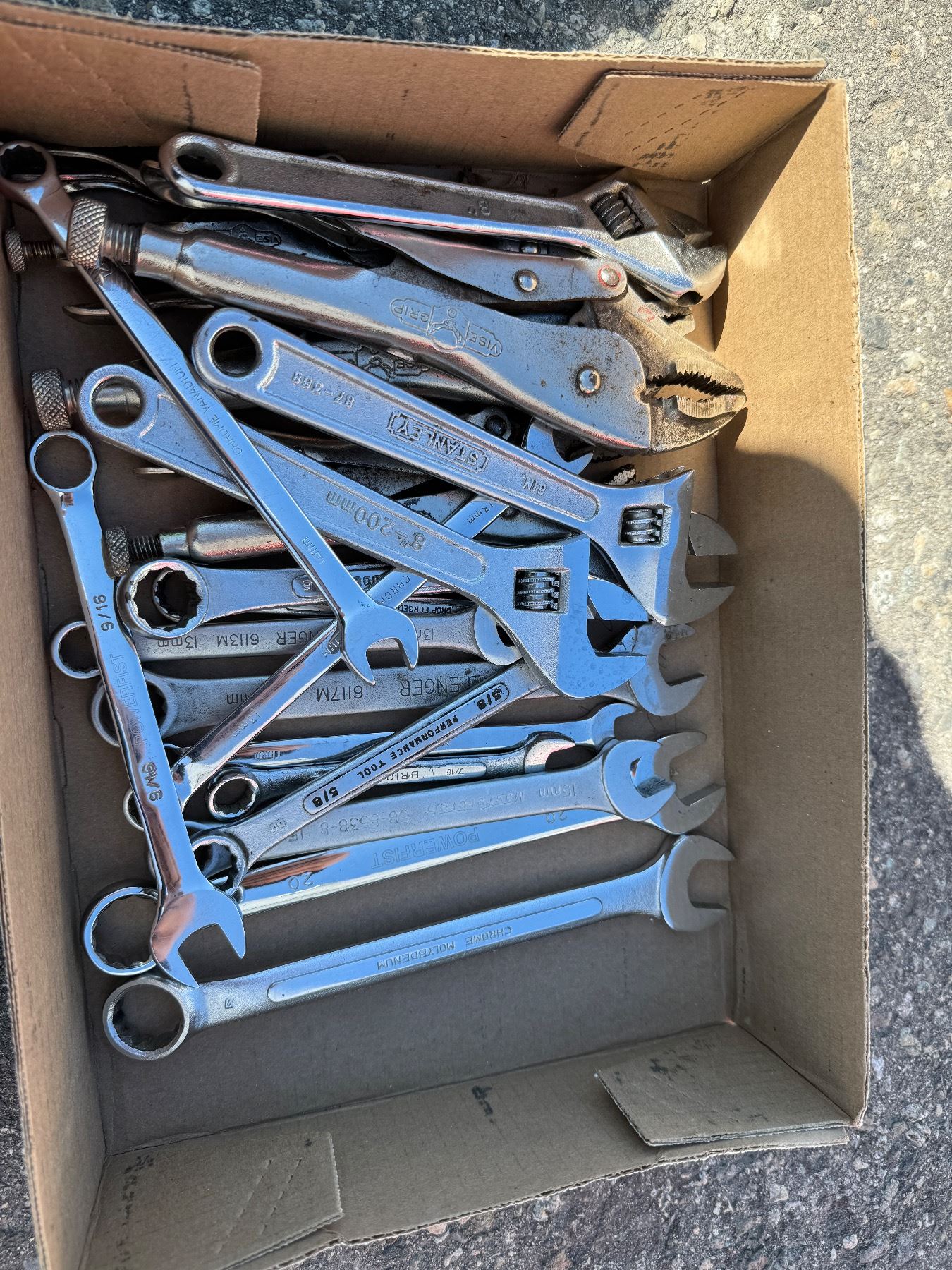 Assorted wrenches