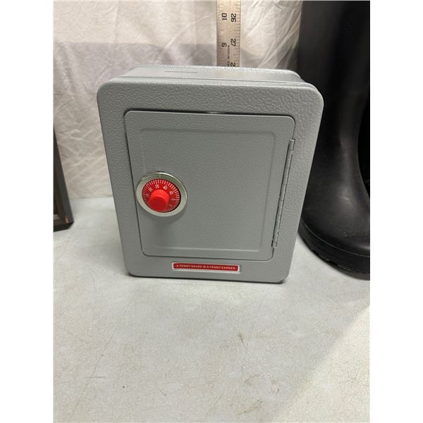 Combination lock mini safe bank has combination