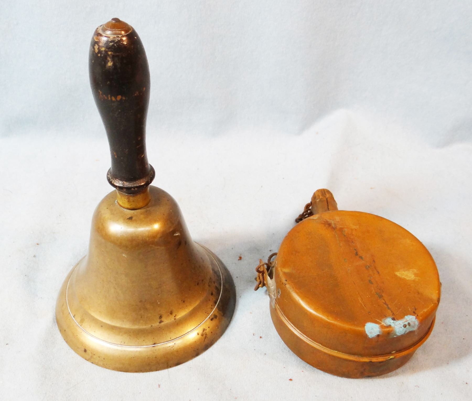 2 pcs: Salesman sample canteen, 4" tall and vintage handheld school bell