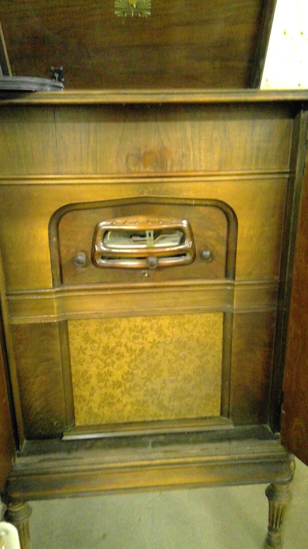 rca Electrola tube radio & phonograph console with doors - Schmalz Auctions