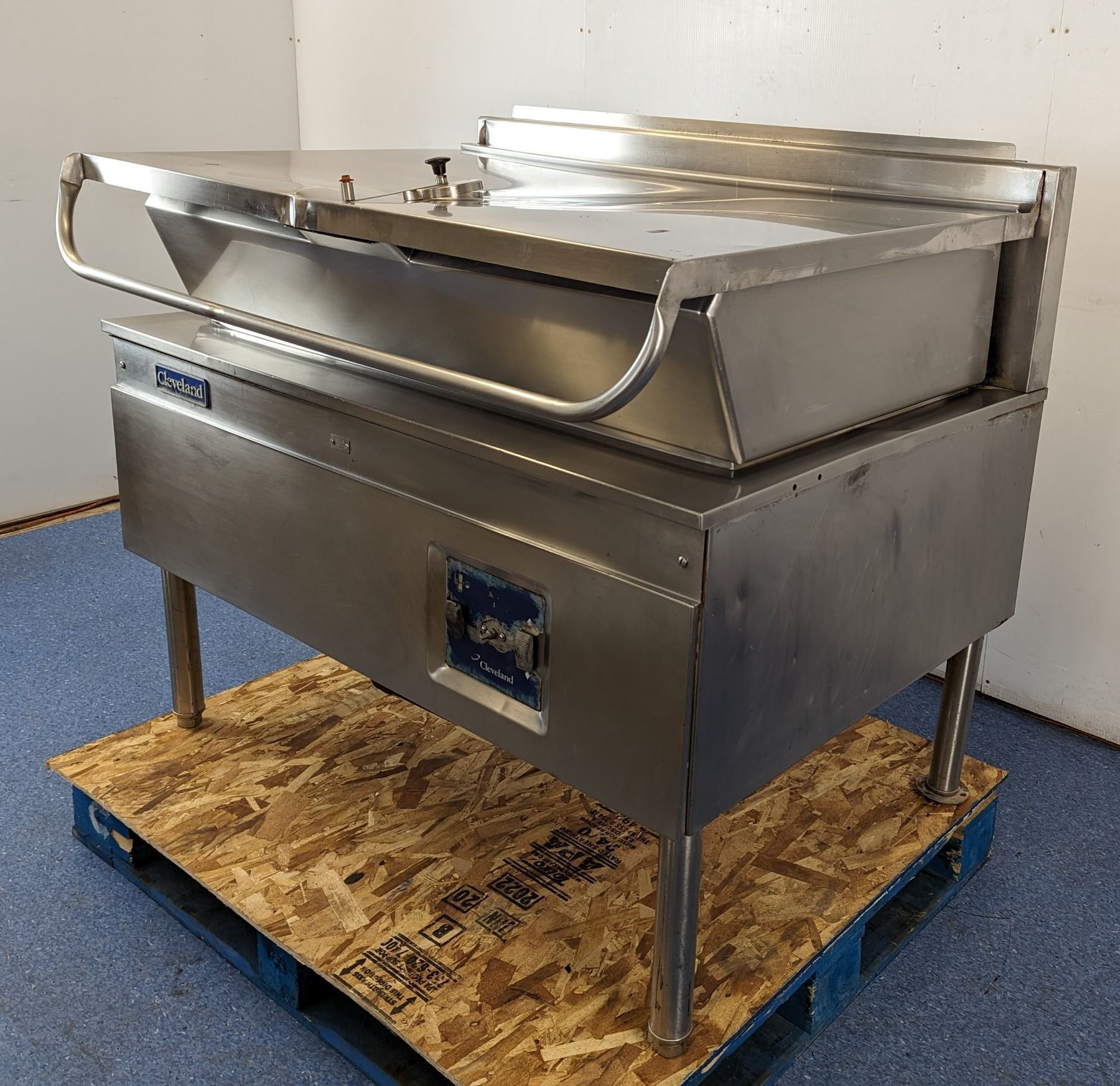 Cleveland Gas Tilting Skillet &L2-26