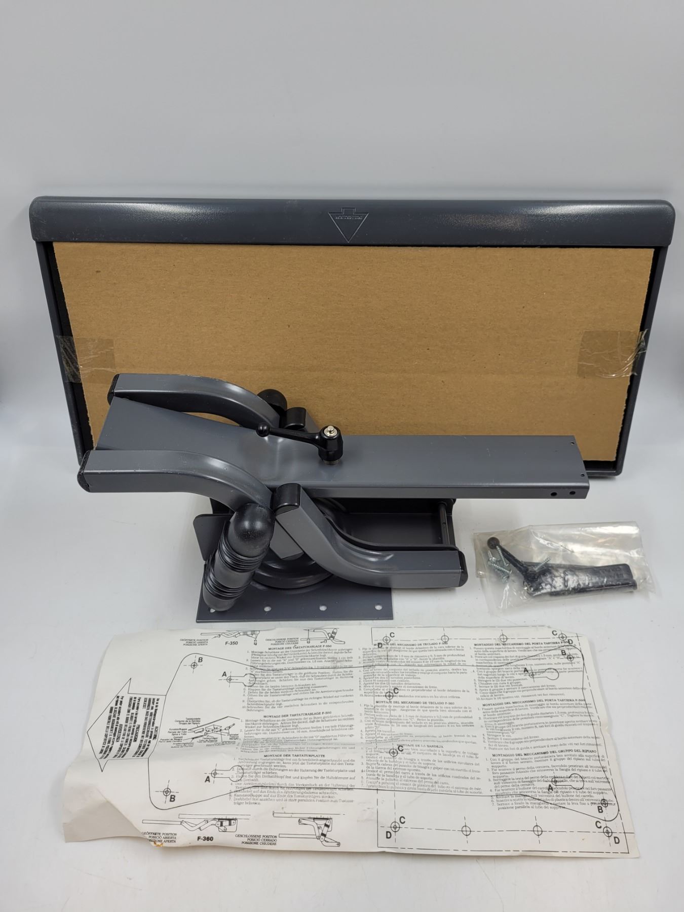 Keyboard Mounting Bracket Mechanism For A Ford F-350