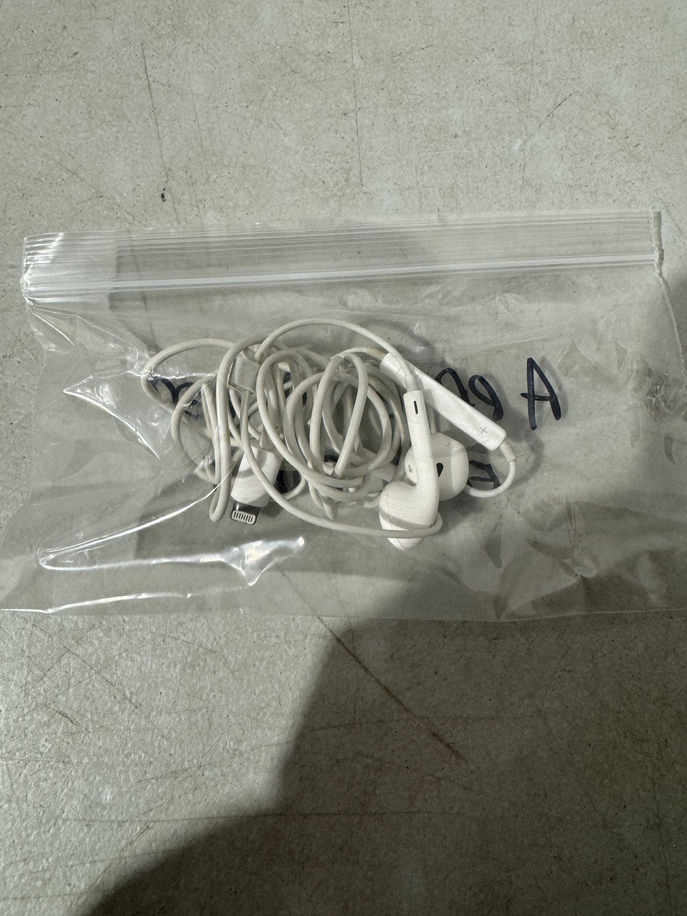 Apple wired earbuds