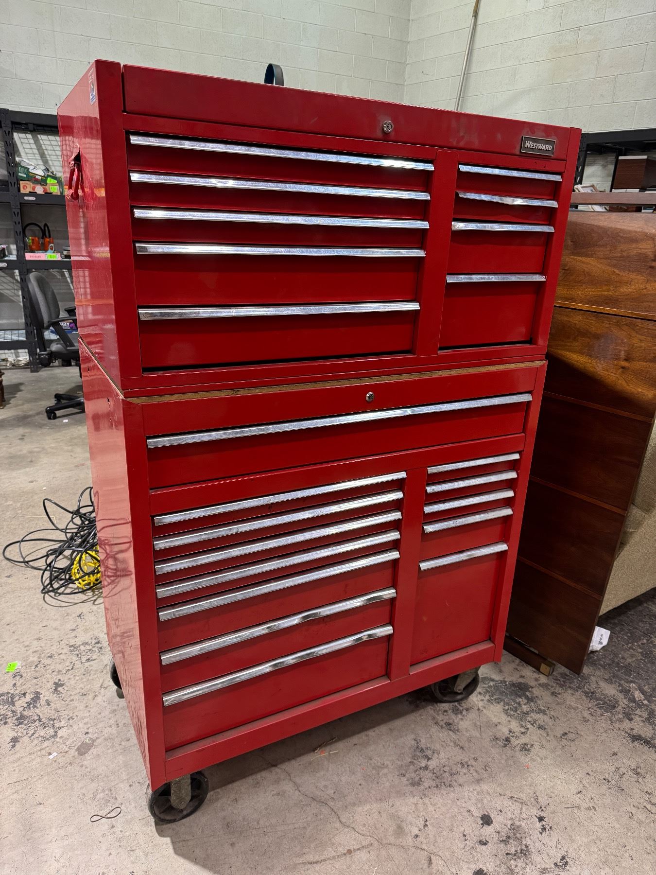 Westward toolbox 43x24.5