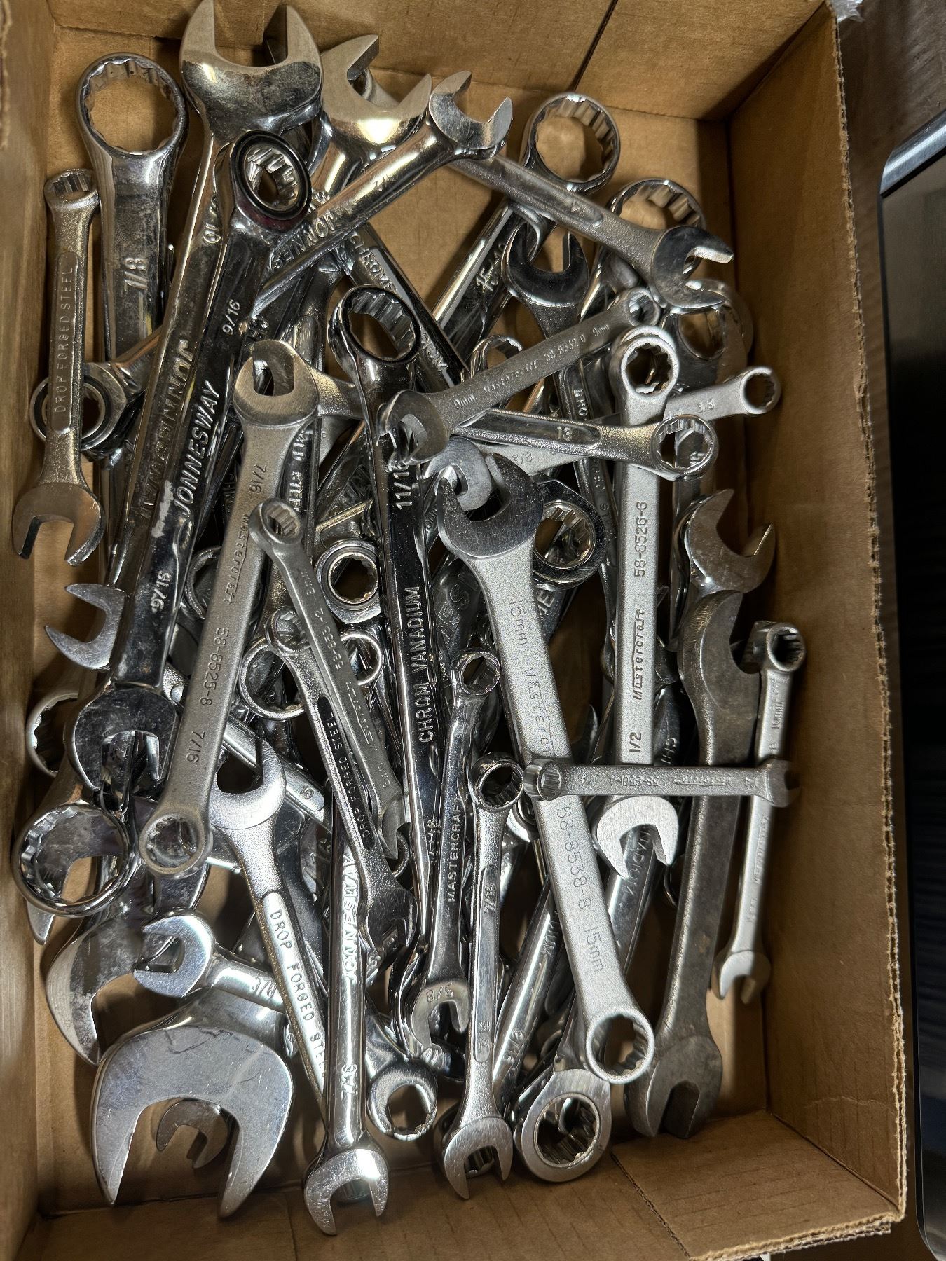 Assorted wrenches