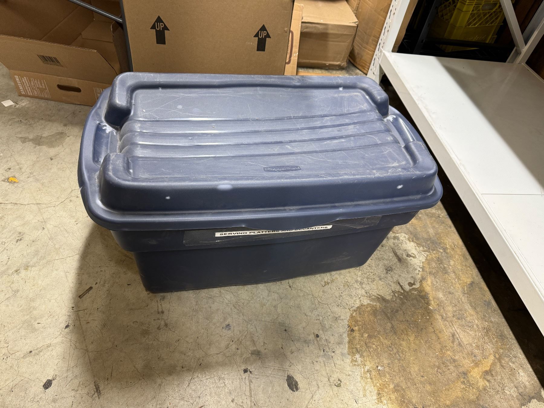 Rubbermaid bin