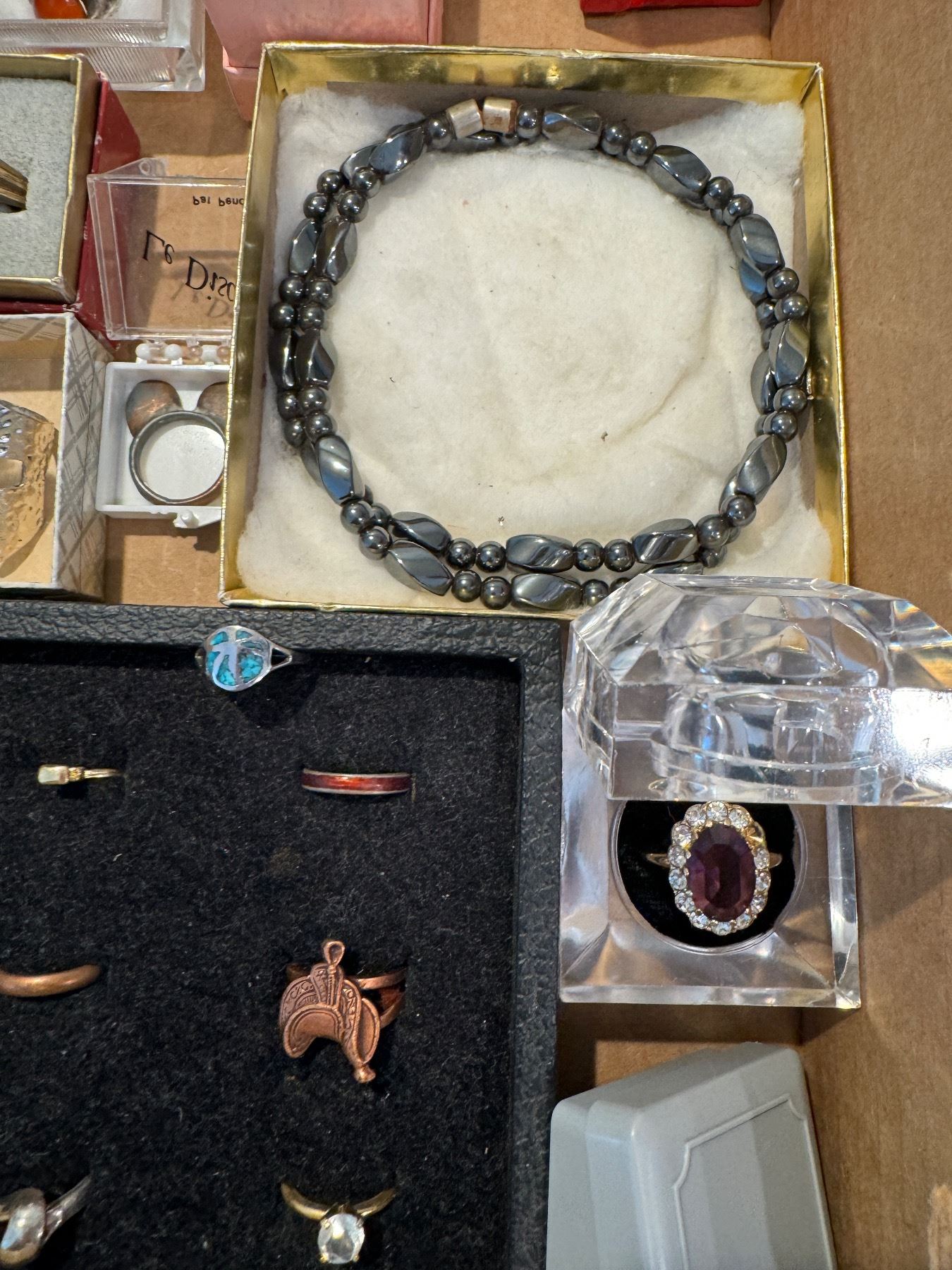 Assorted jewelry