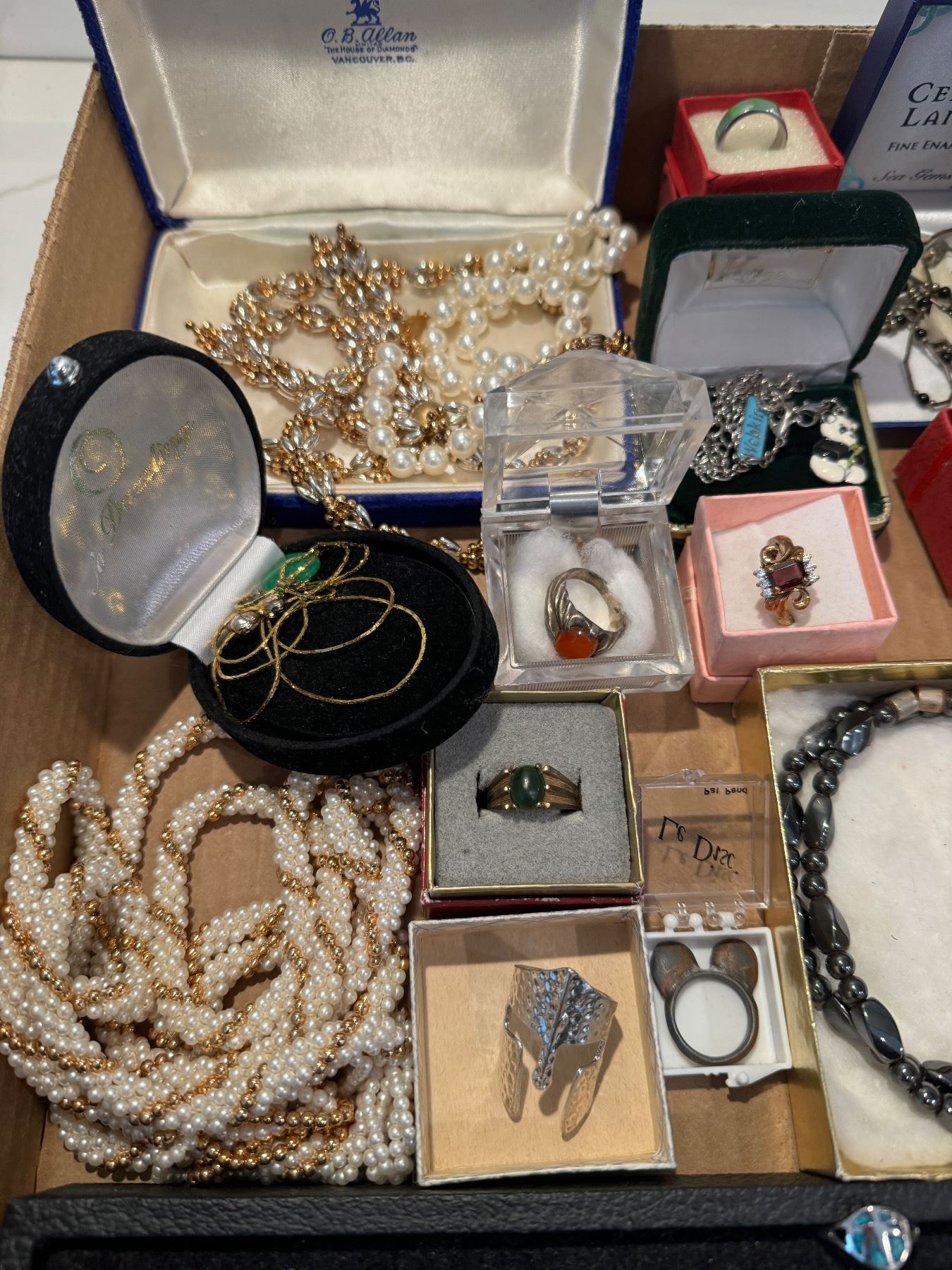 Assorted jewelry