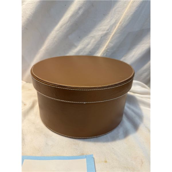Round leather box