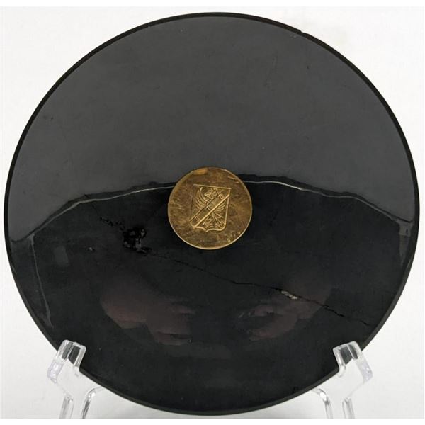 A Fine Carved Stone Dish With A Gold Crest Middle