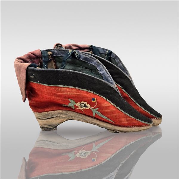 Antique Chinese Silk Shoes Qing Dynasty, Silk Embroidered Shoes