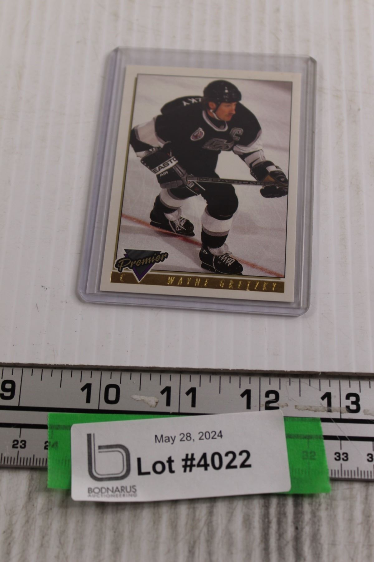 Wayne Gretzky Gold Hockey Card - Bodnarus Auctioneering