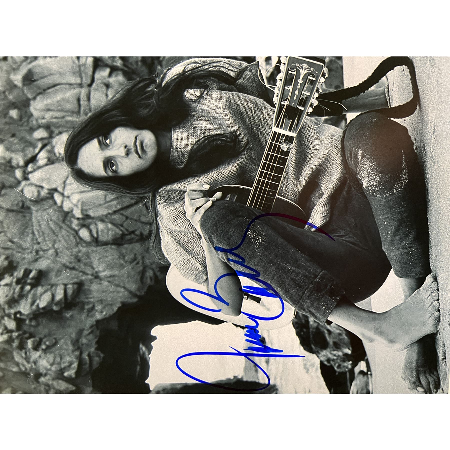 Musician Joan Baez signed photo. GFA Authenticated