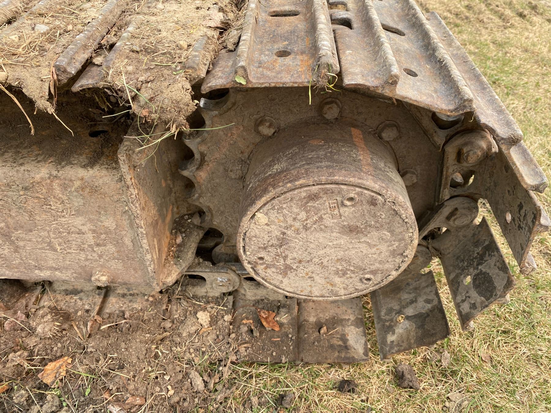 Komatsu 38 Trackhoe, Blade & Steel Tracks, 4549 hrs. Extra Bucket sells ...