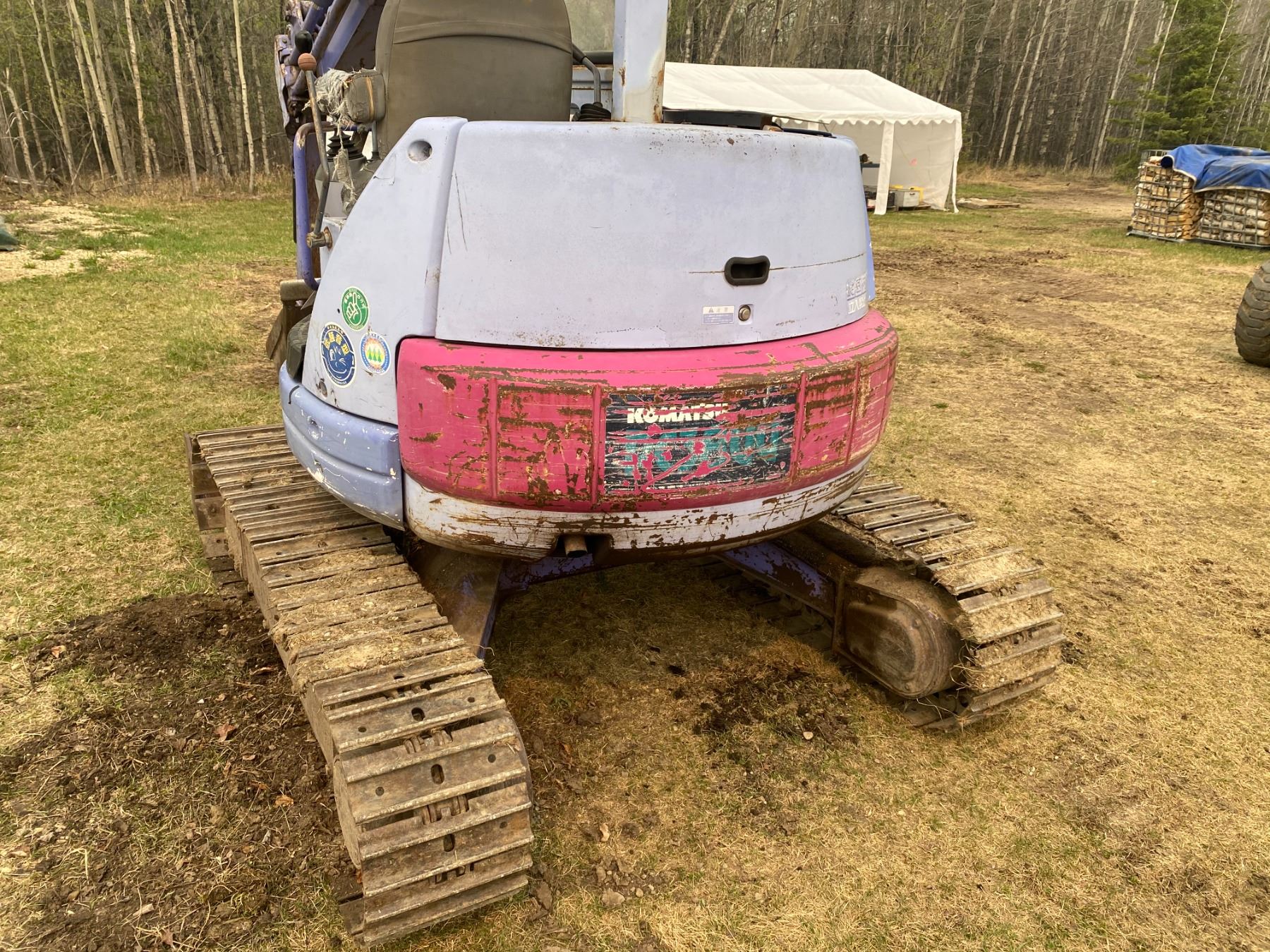 Komatsu 38 Trackhoe, Blade & Steel Tracks, 4549 hrs. Extra Bucket sells ...