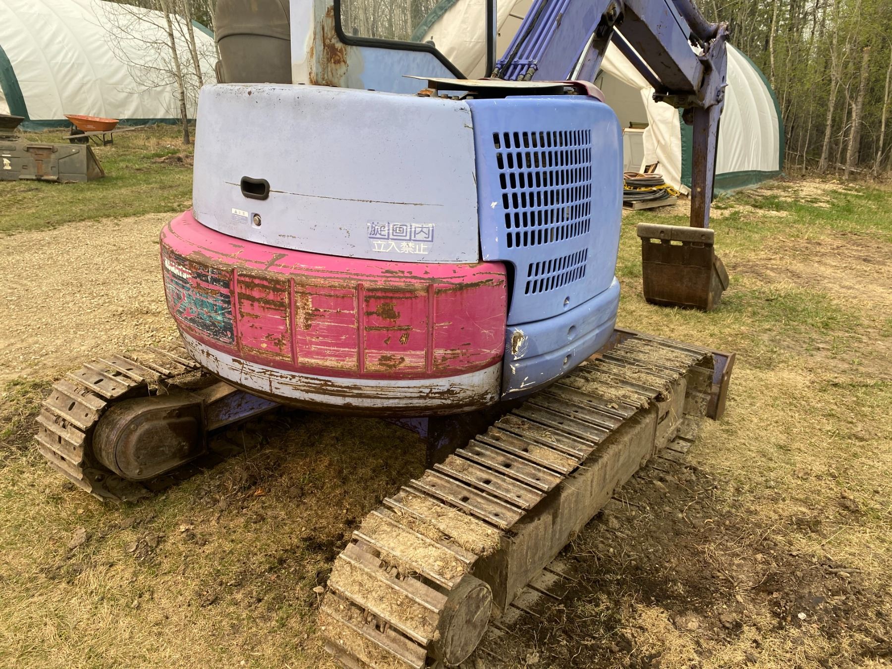 Komatsu 38 Trackhoe, Blade & Steel Tracks, 4549 hrs. Extra Bucket sells ...