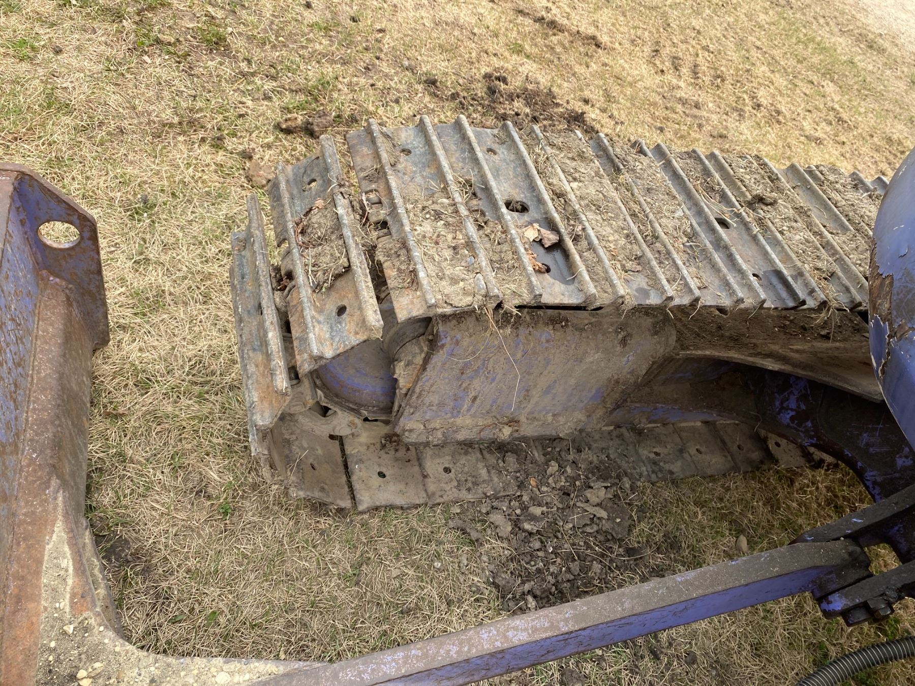 Komatsu 38 Trackhoe, Blade & Steel Tracks, 4549 hrs. Extra Bucket sells ...