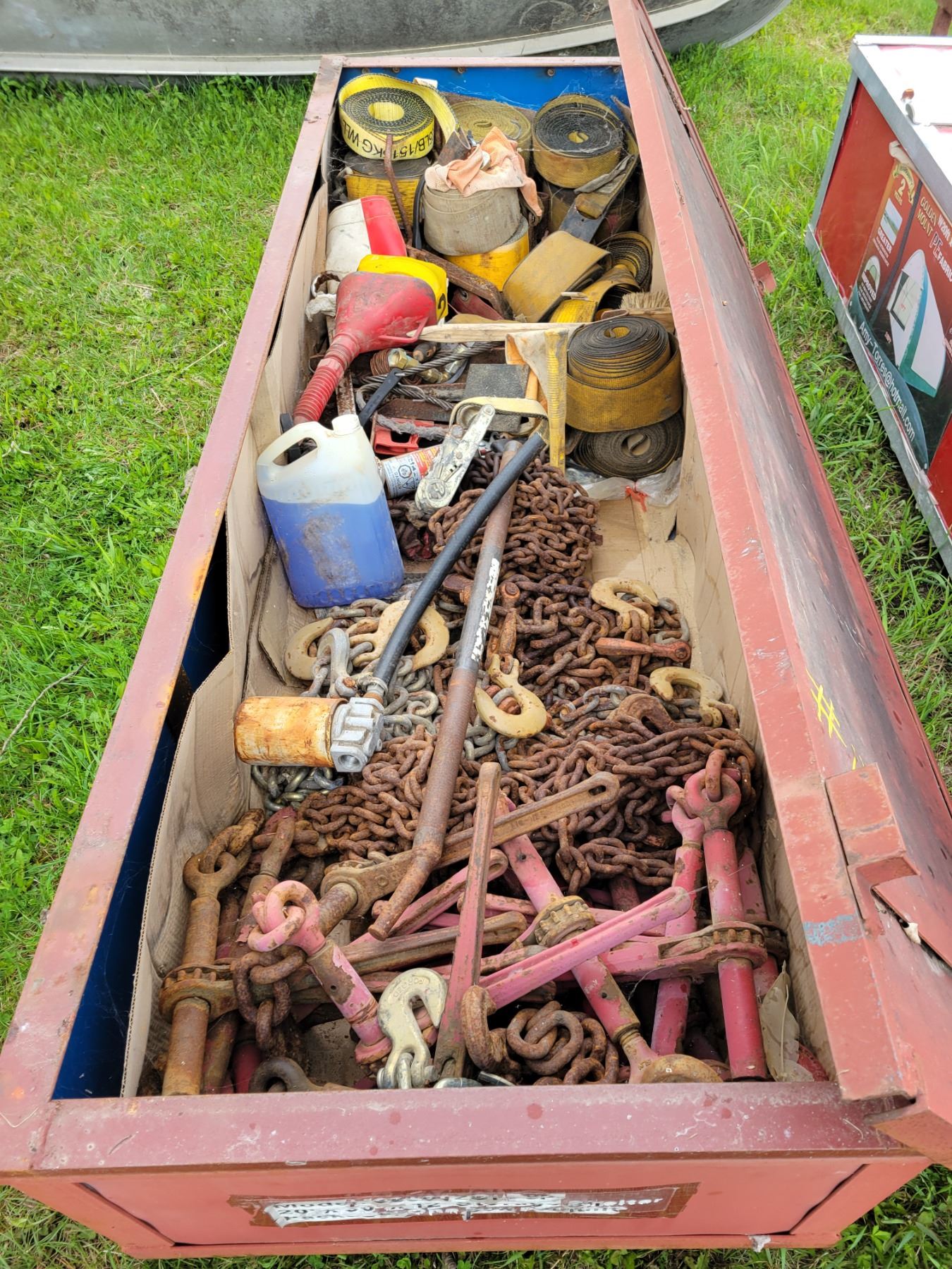 Container c/w chains, boomers, tie-down straps, wrench's, hammers ...