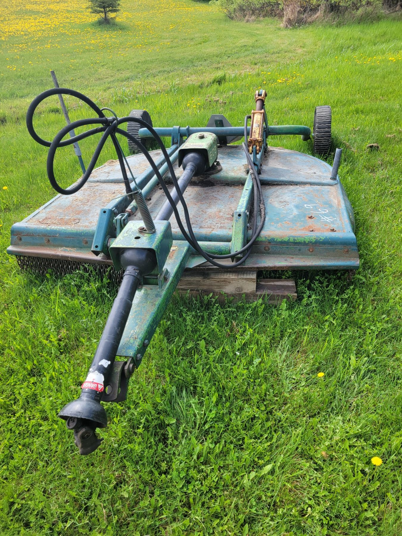 JD #609 pull type rough cut mower, 7ft