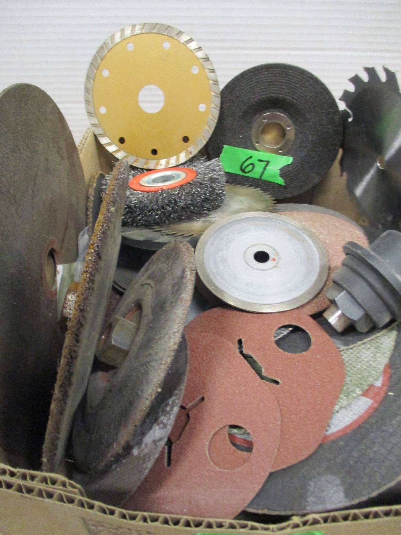 FLAT C/W GRINDING DISCS