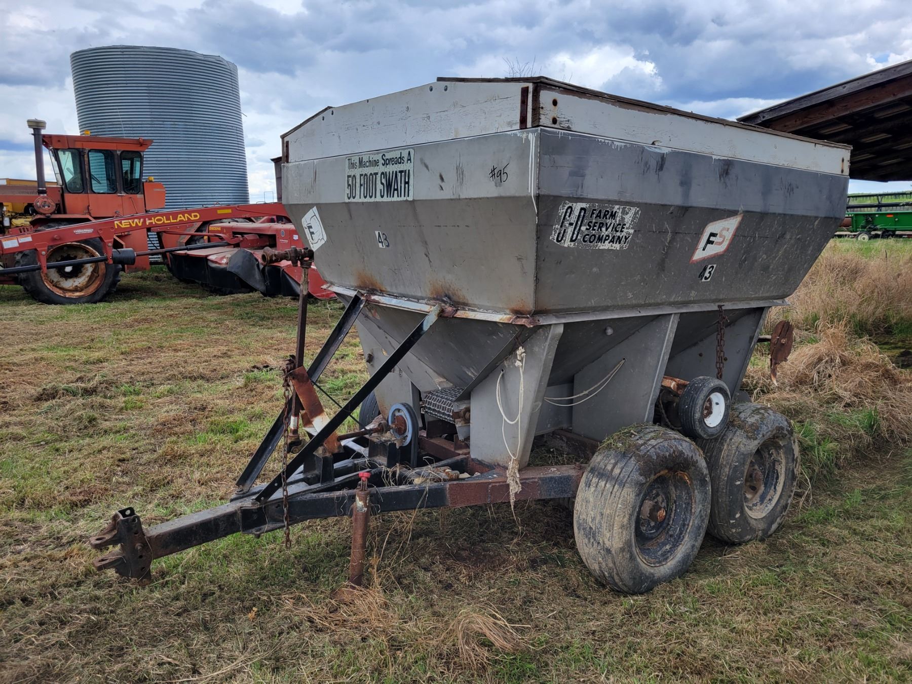 1000 PTO tandem axle fert. Spreader