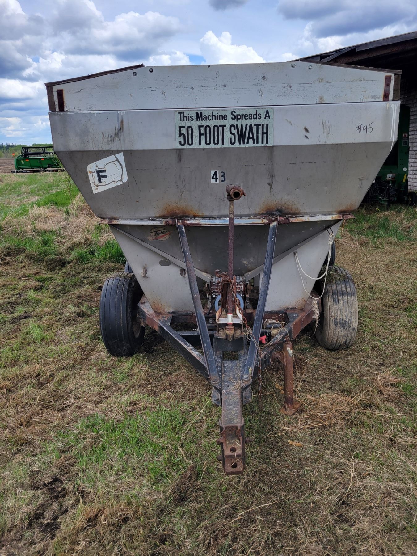 1000 PTO tandem axle fert. Spreader